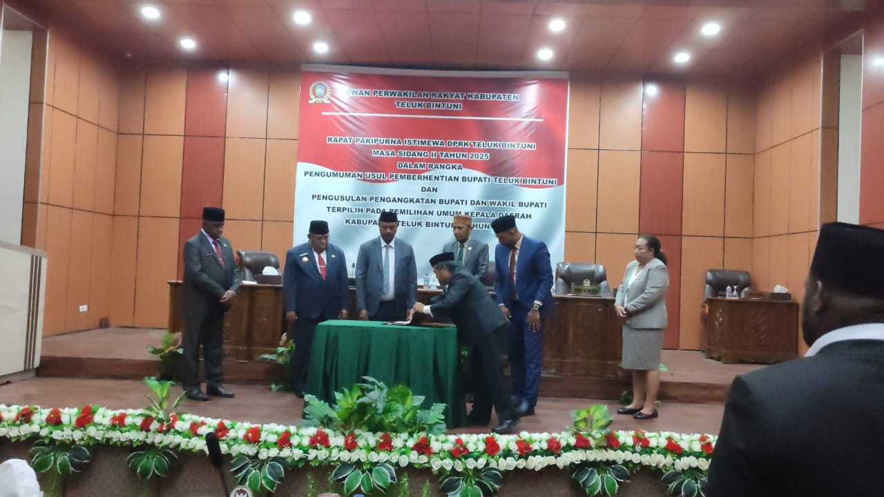 DPRK Gelar Rapat Paripurna Pengumuman Penetapan Bupati Dan Wakil Bupati Terpilih – Suara Teluk