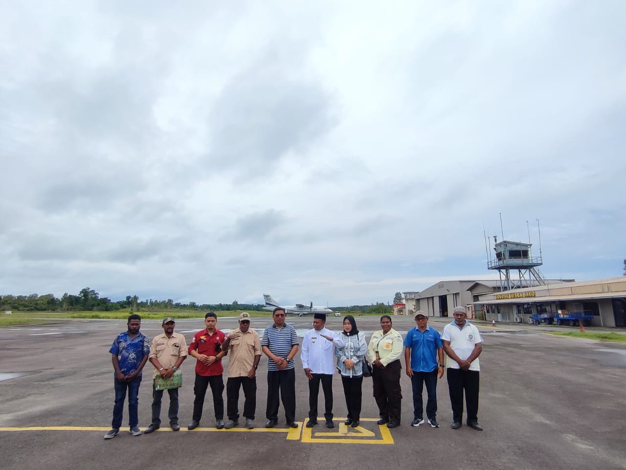 Tinjau Dermaga Dan Bandara Babo, Wabup Joko Lingara Meminta Percepatan ...