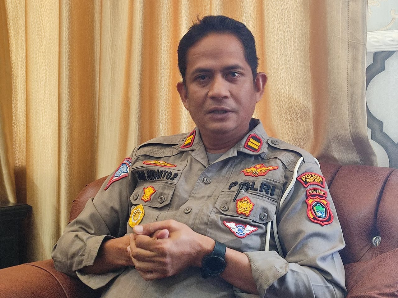 Perpanjang SIM Mati, Kasat Lantas Iptu Yan Payung; Ini Syarat, Cara, dan Biaya – Suara Teluk